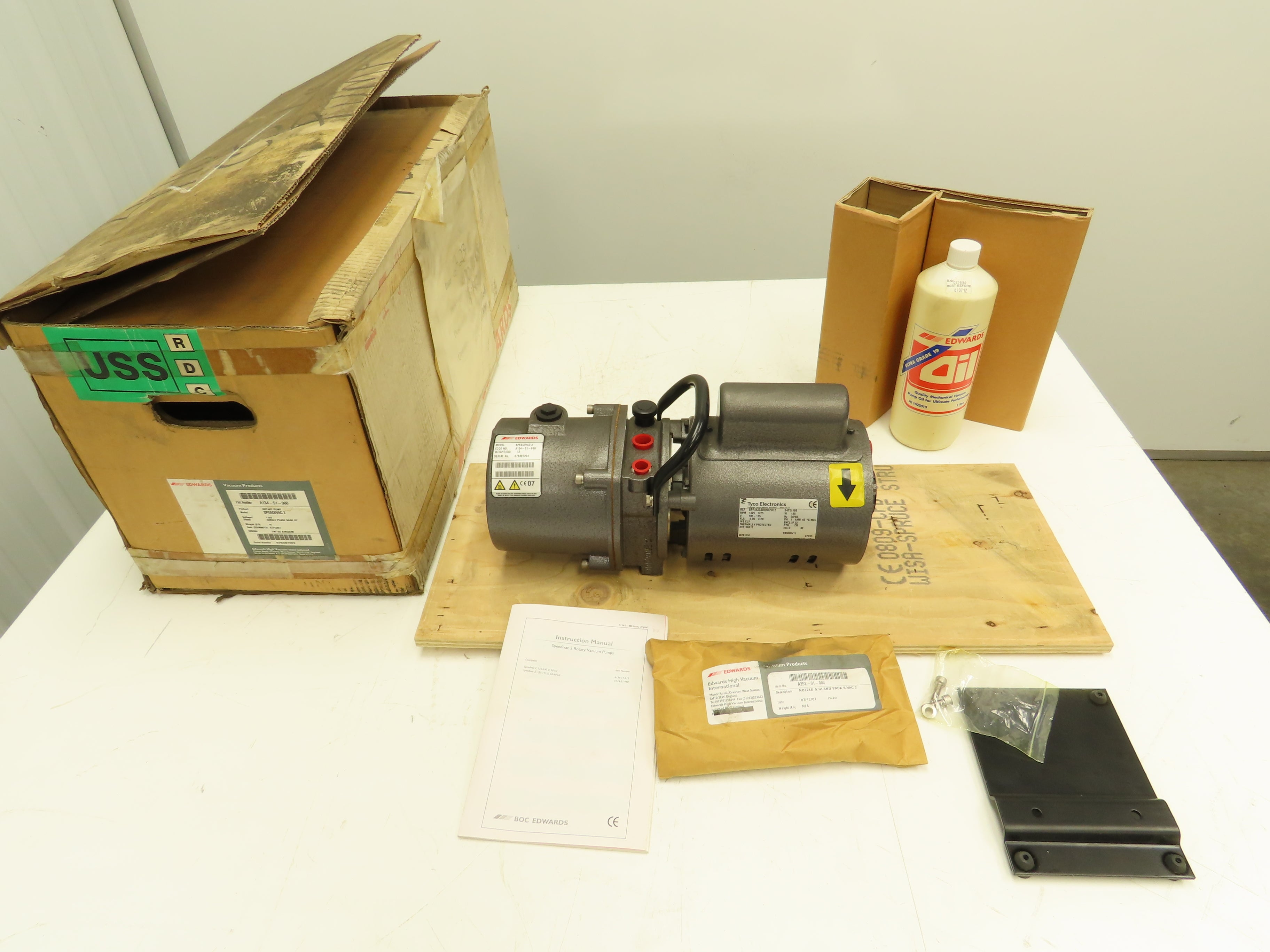 Edwards Speedivac 2 Single Stage Sliding Vane Vacuum Pump Tyco 115V 1P ...