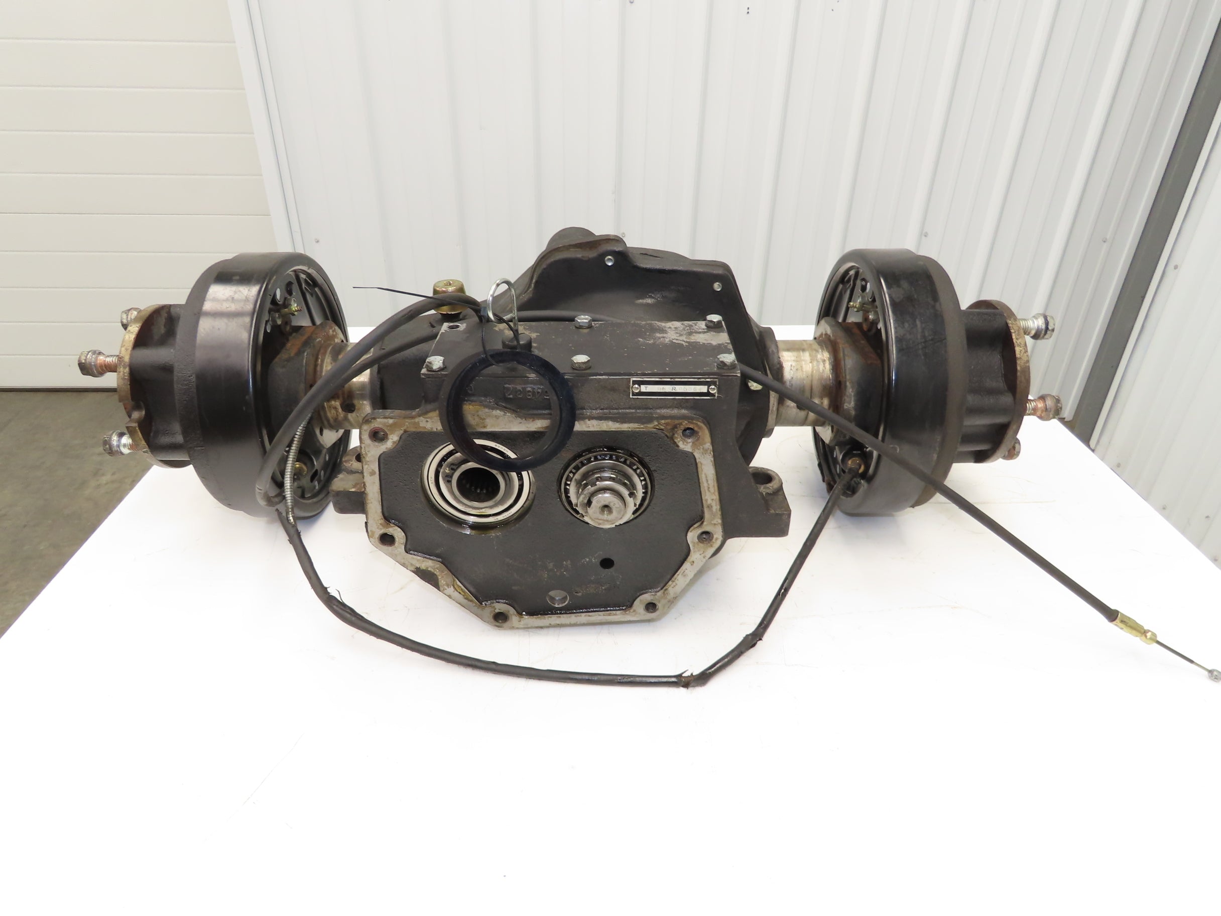 Hyster E30XM Forklift Dual-Wheel Front Drive Axle Assembly 5-Lug ...