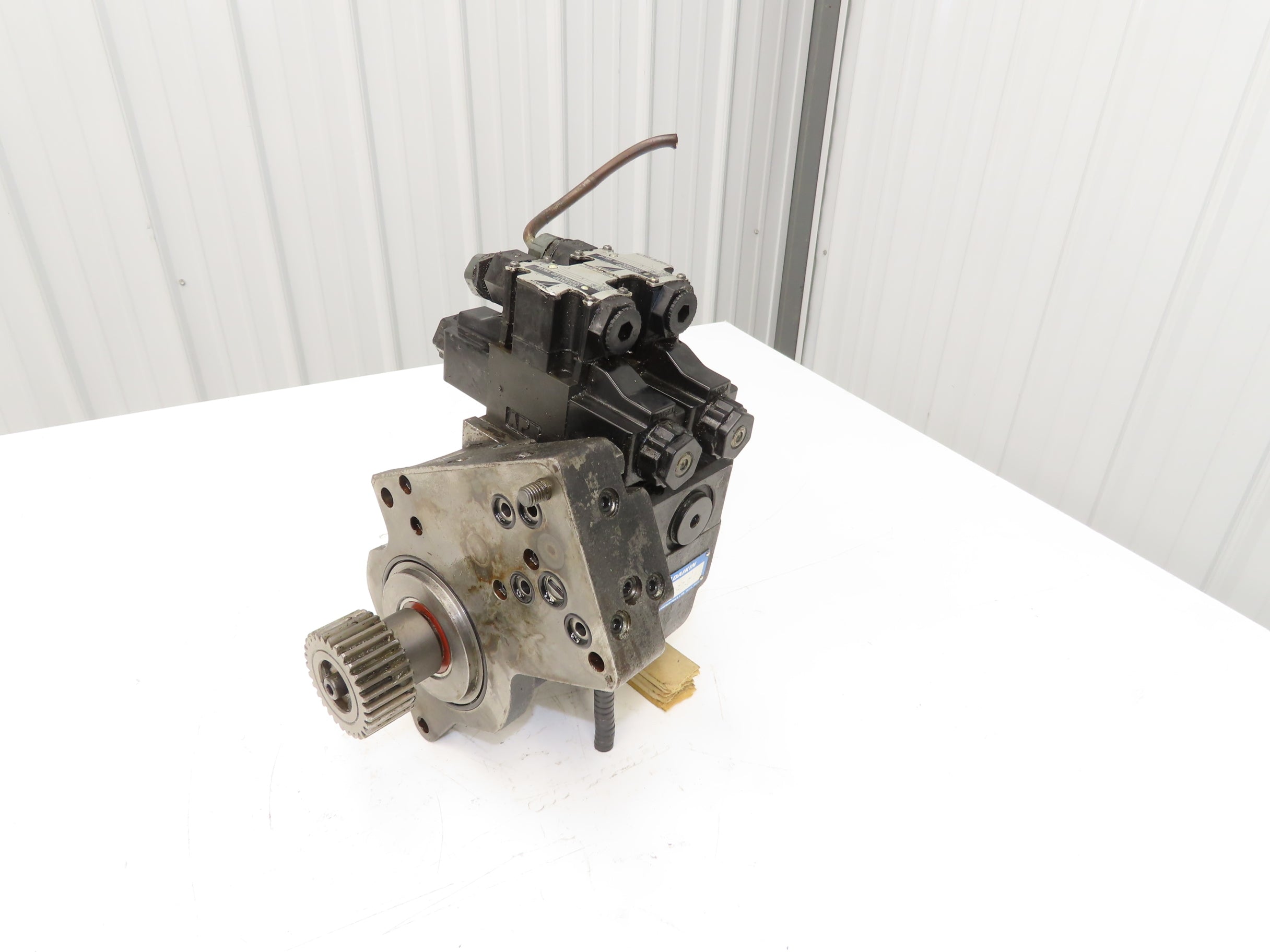 Daikin EDM 116A-3R3-1-30-595 Hydraulic Motor w/Solenoid Valve Control ...