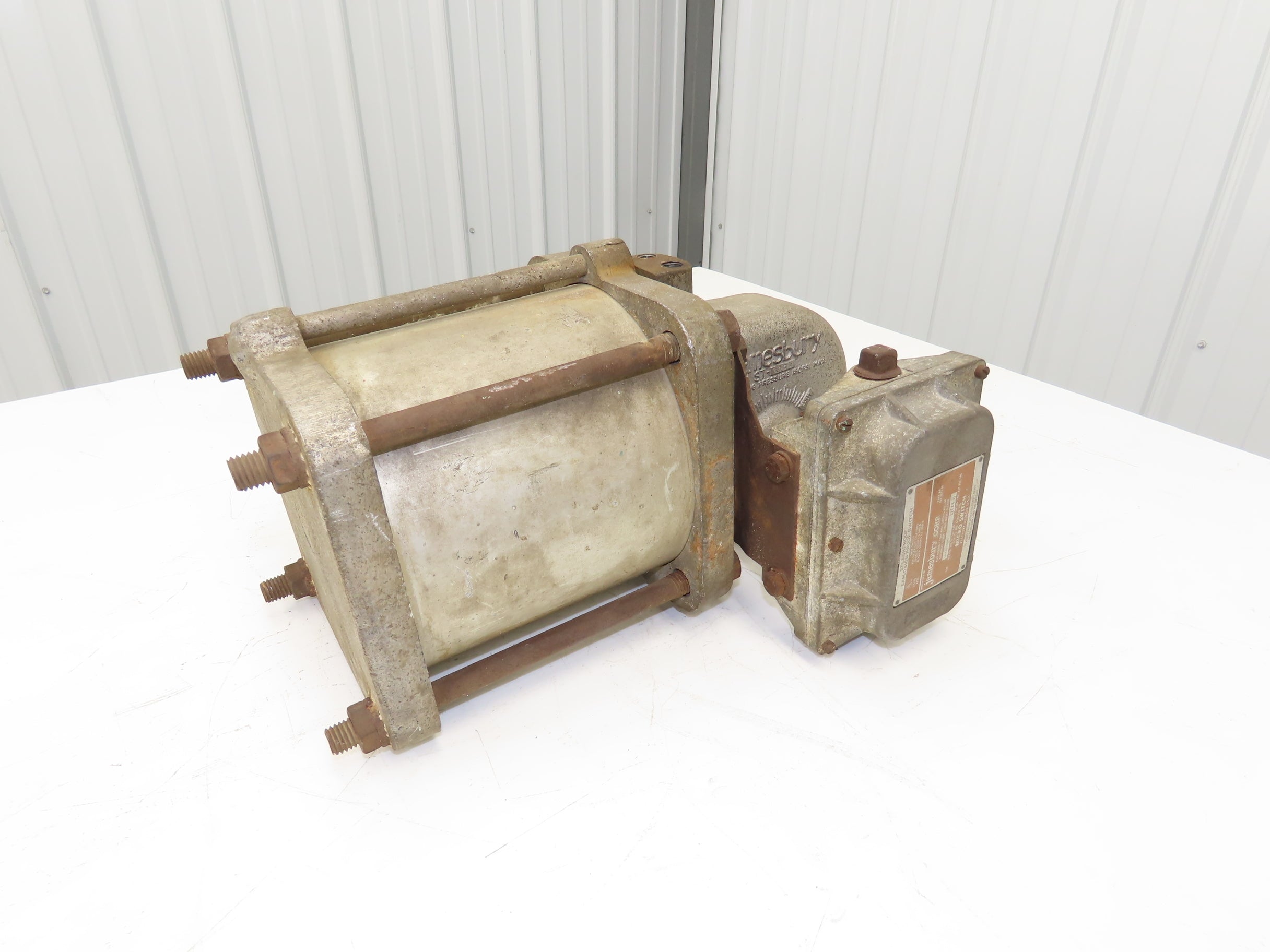 Jamesbury ST-400 Pneumatic Valve Actuator w/Explosion Proof Micro Swit ...