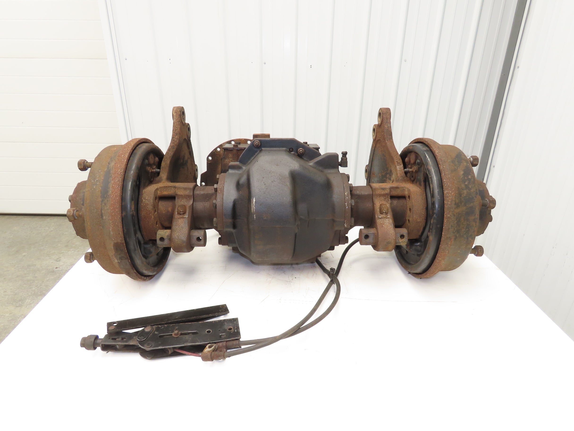 Hyster E60Z-33 Forklift Front Dual Wheel Drive Axle Assembly 6-Lug & P ...