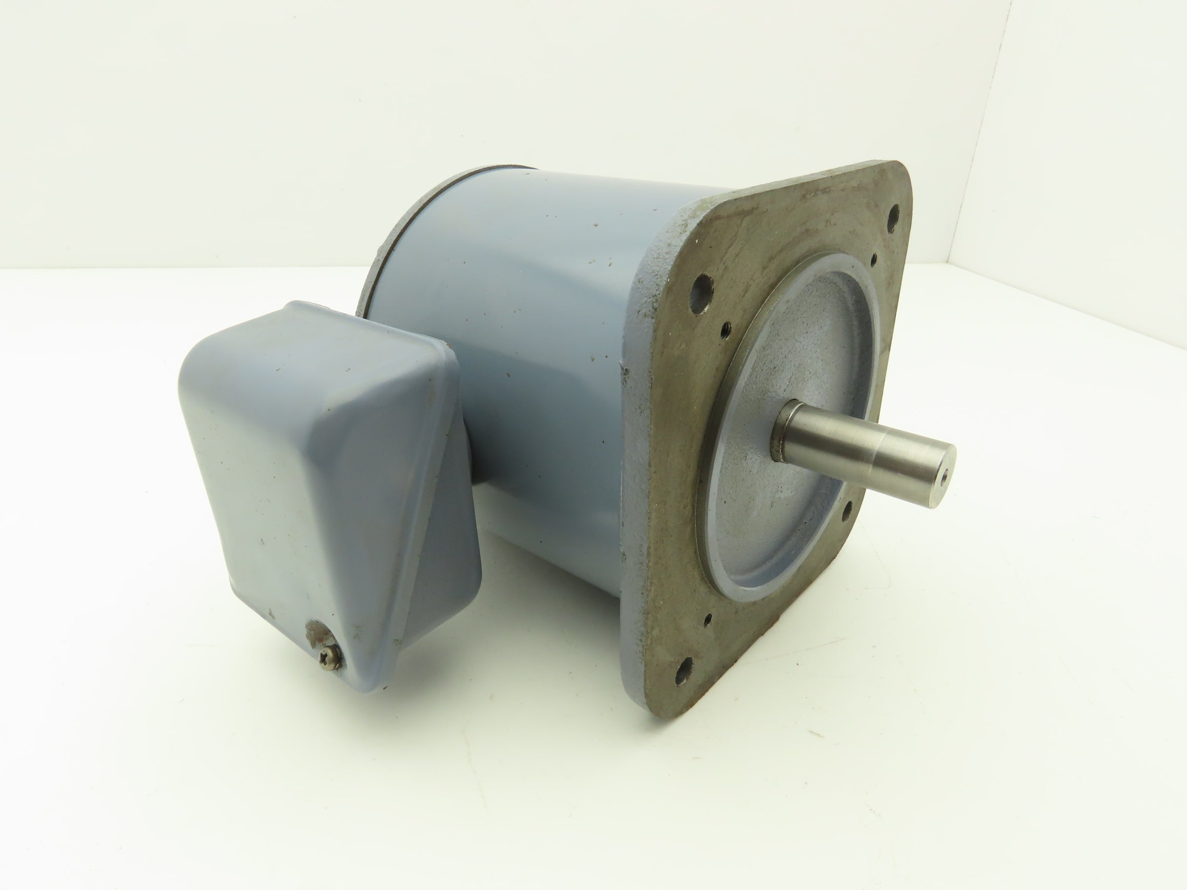 Yaskawa EELQ-5 Electric Motor .1kw 220V 550rpm 12 Pole 3 Phase Kia Tur ...