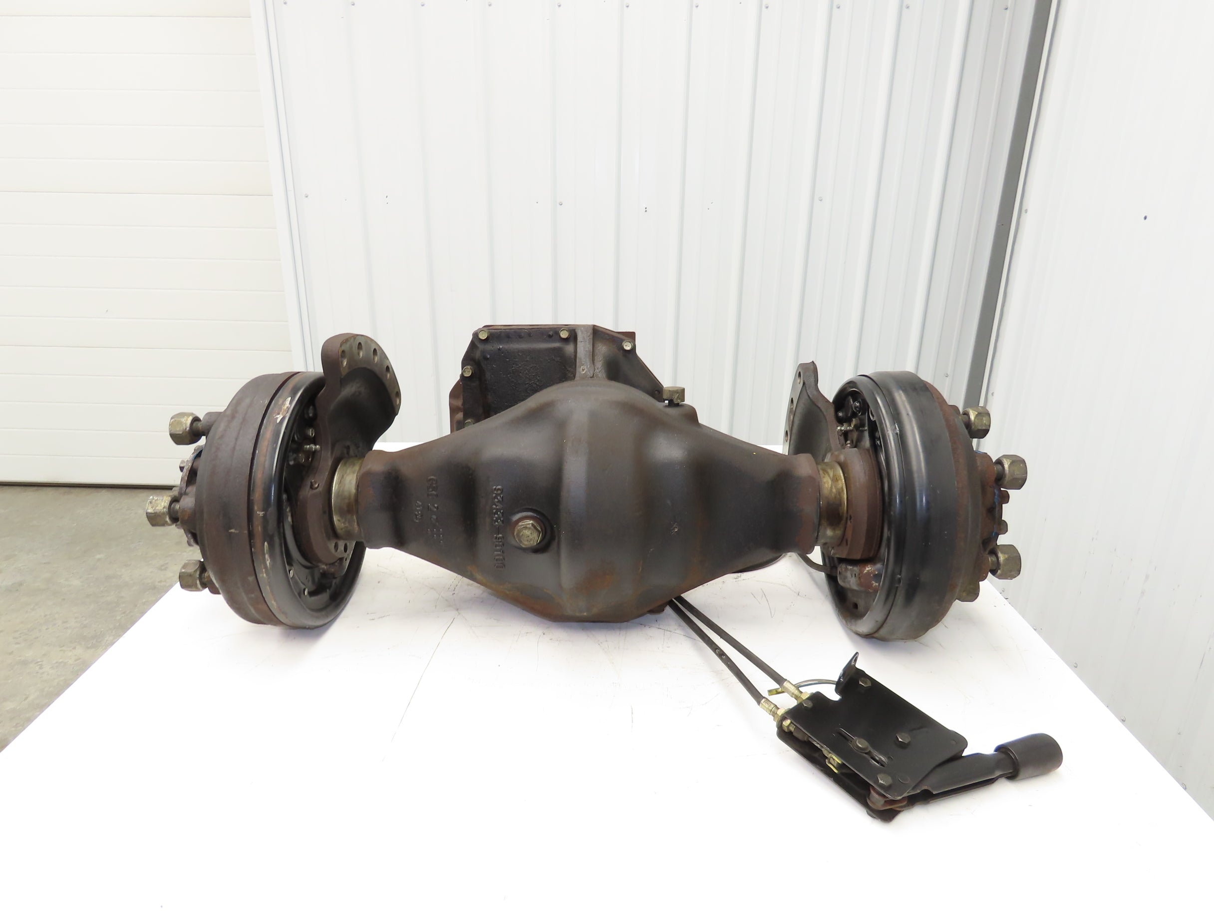 Caterpillar EC25KE Forklift Front Dual Wheel Drive Axle Assembly 6-Lug ...