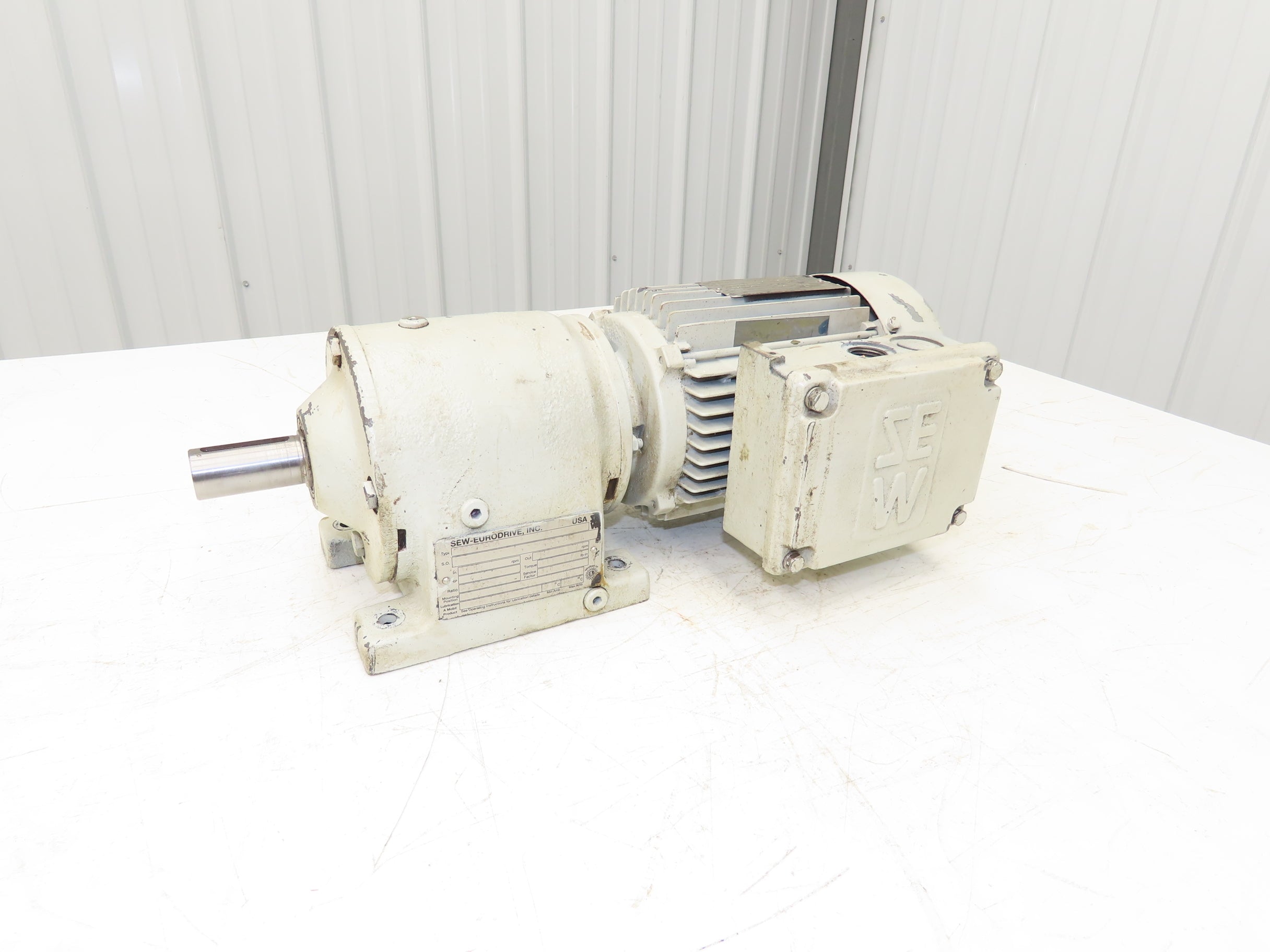 Sew Eurodrive R40DT80N4 AC Gearmotor 3.98:1 Reducer 1HP 427RPM 230/460 ...
