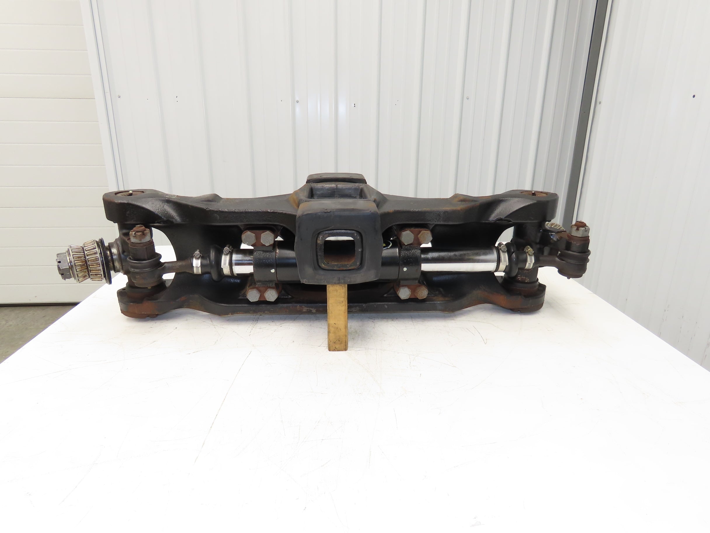 Yale Forklift Dual-Wheel Rear Axle Assembly Off ERC100HHN48TV096 ...