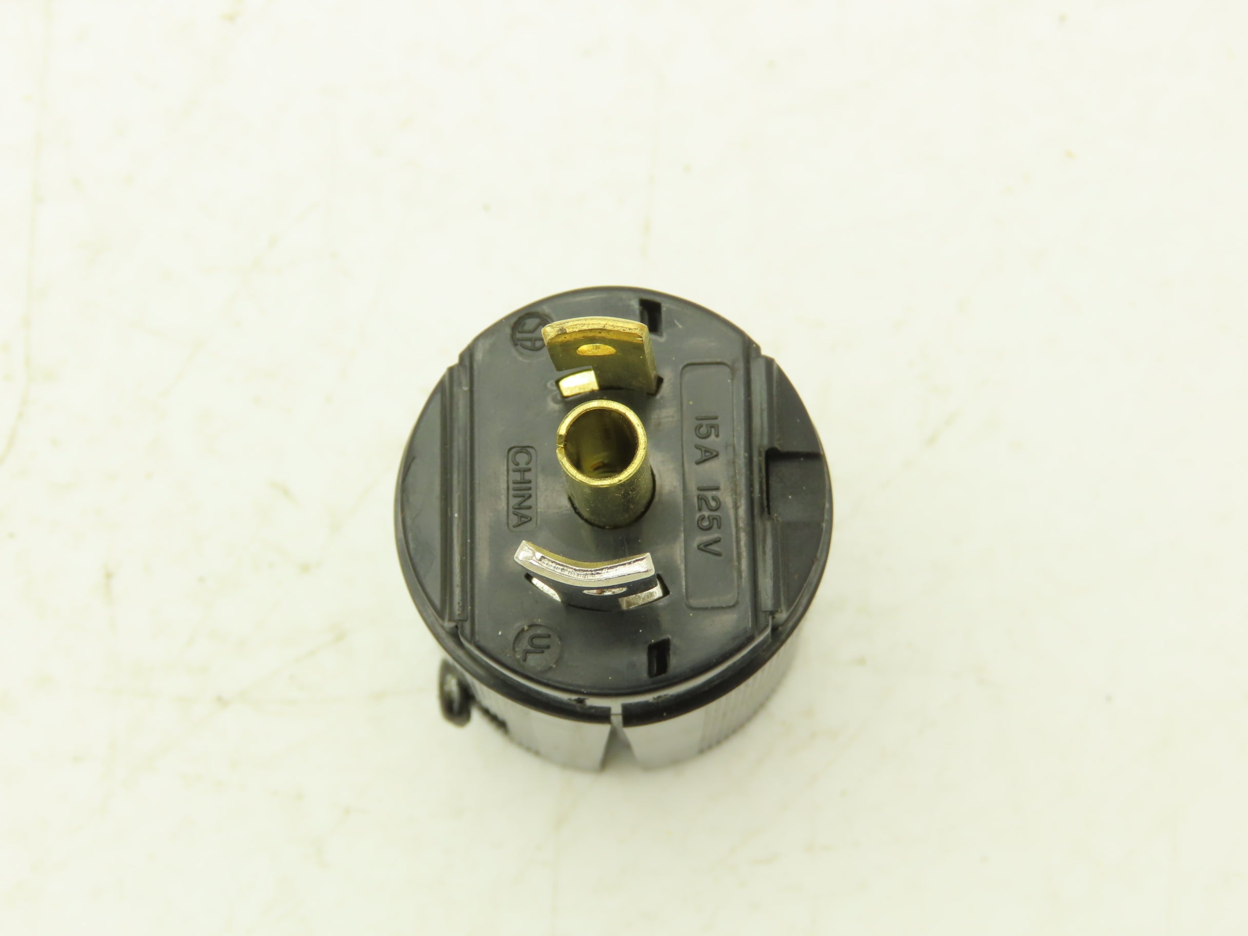 Hubbell HBL7594V Midget Twist-Lock Male Plug 15A 125VAC 2-Pole 3-Wire ...