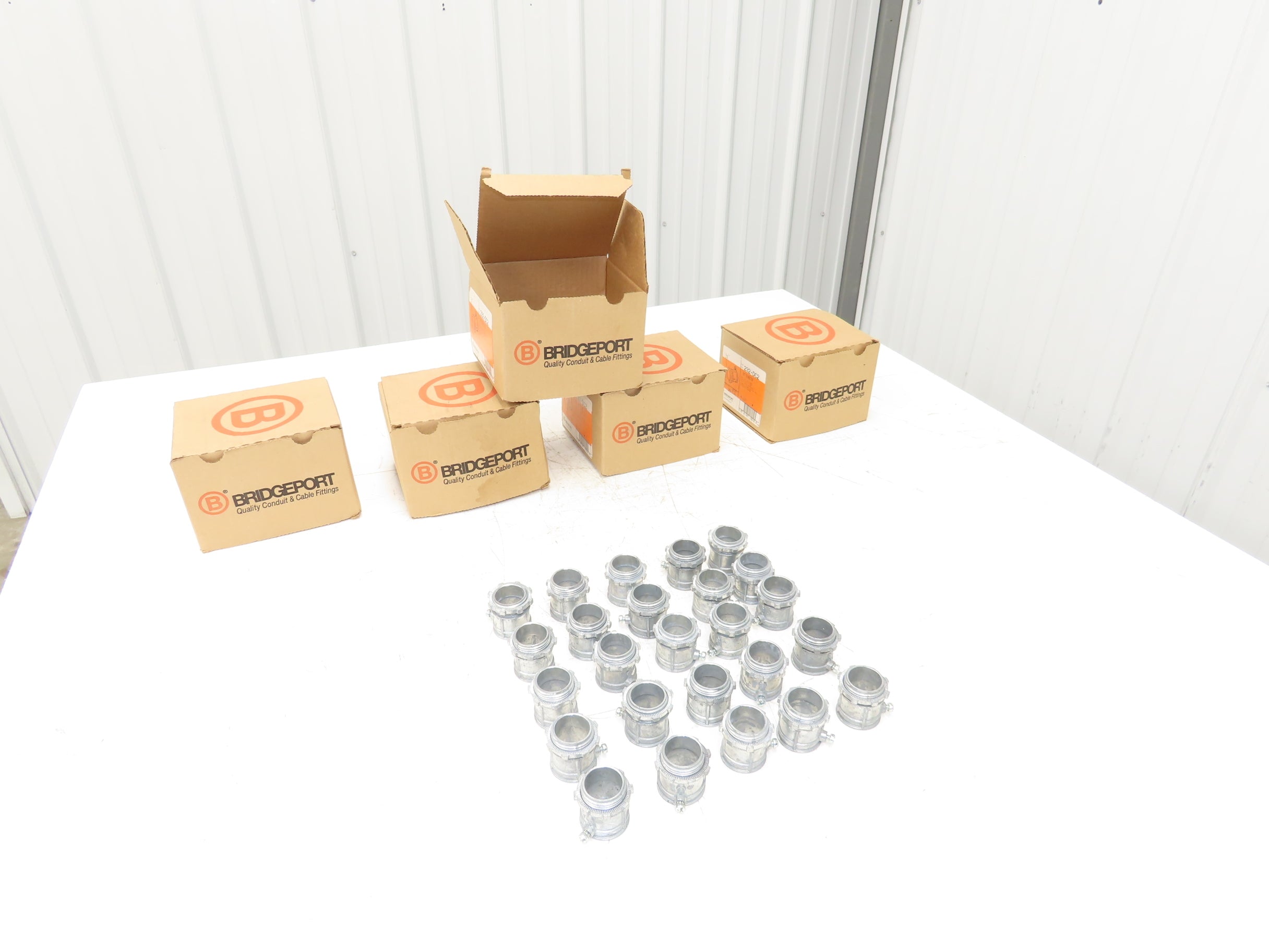 Bridgeport 232-DC2 EMT 3/4" Set Screw Connector 25 Per Box Lot of 5 Bo ...