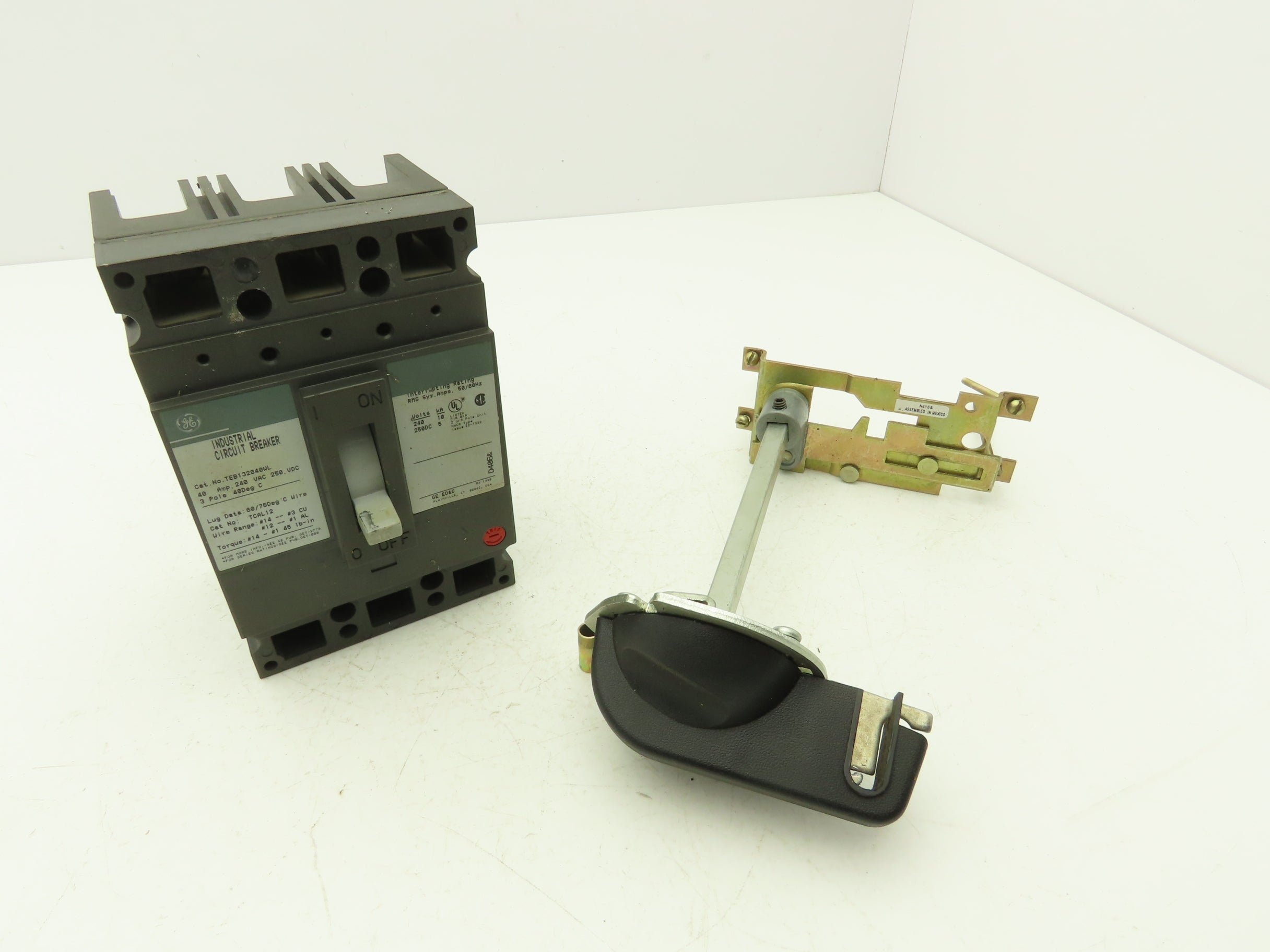 General Electric TEB132040WL Circuit Breaker With Disconnect 240VAC 40 ...