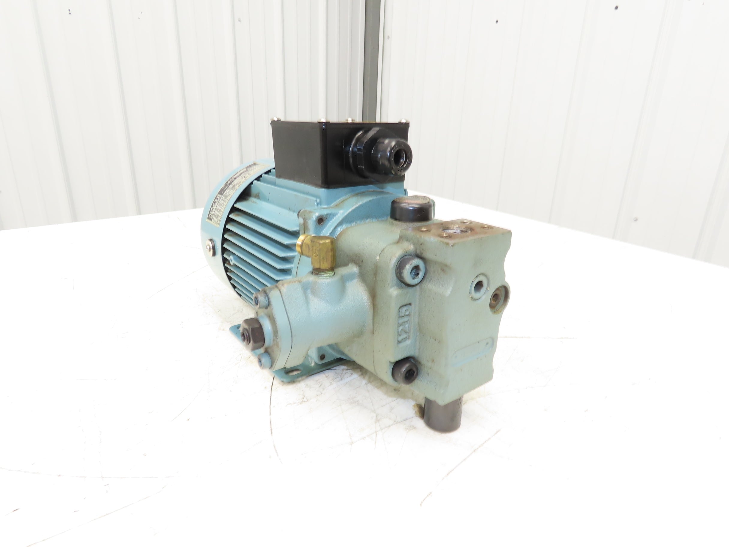 Nachi UVN-1A-0A2-0.7-4-11 Variable Hydraulic Uni-Pump 1160psi 0.75kw 2 ...