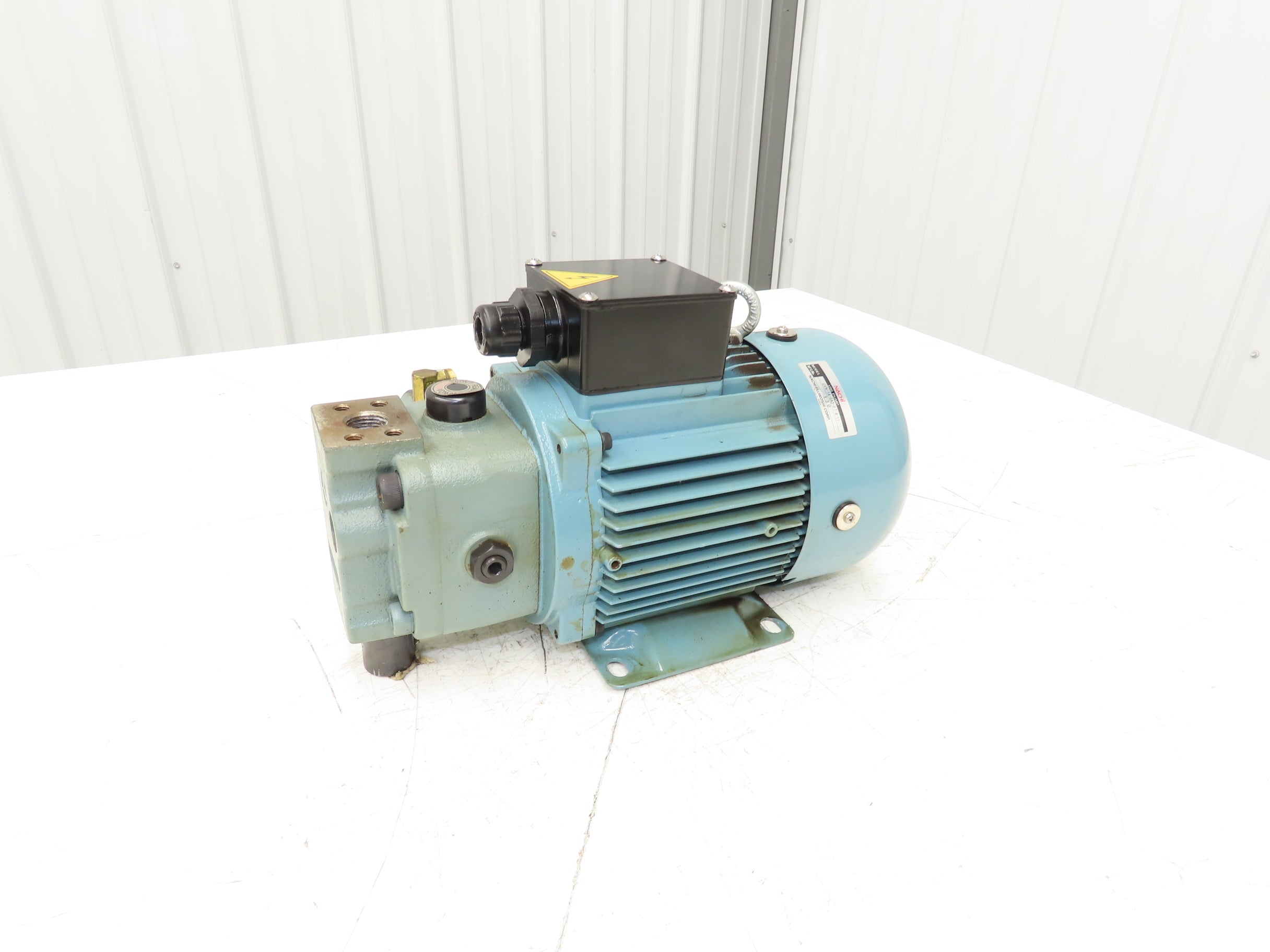 Nachi UVN-1A-0A2-0.7-4-11 Variable Hydraulic Uni-Pump 1160psi 0.75kw 2 ...