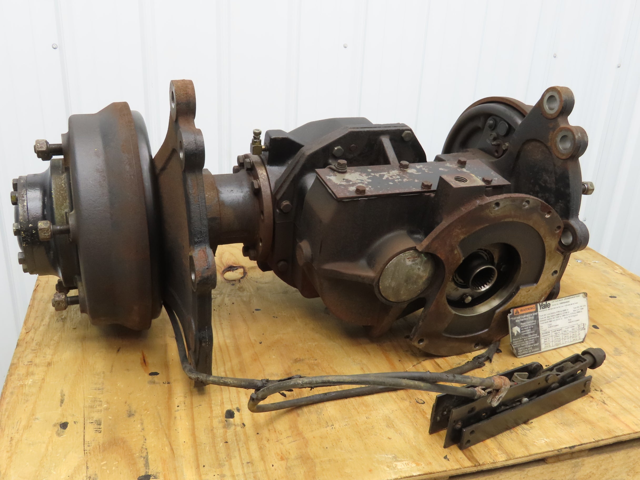 Yale ERC060GHN36TE084 Forklift Dual-Wheel Front Drive Axle 6 Lug Assem ...