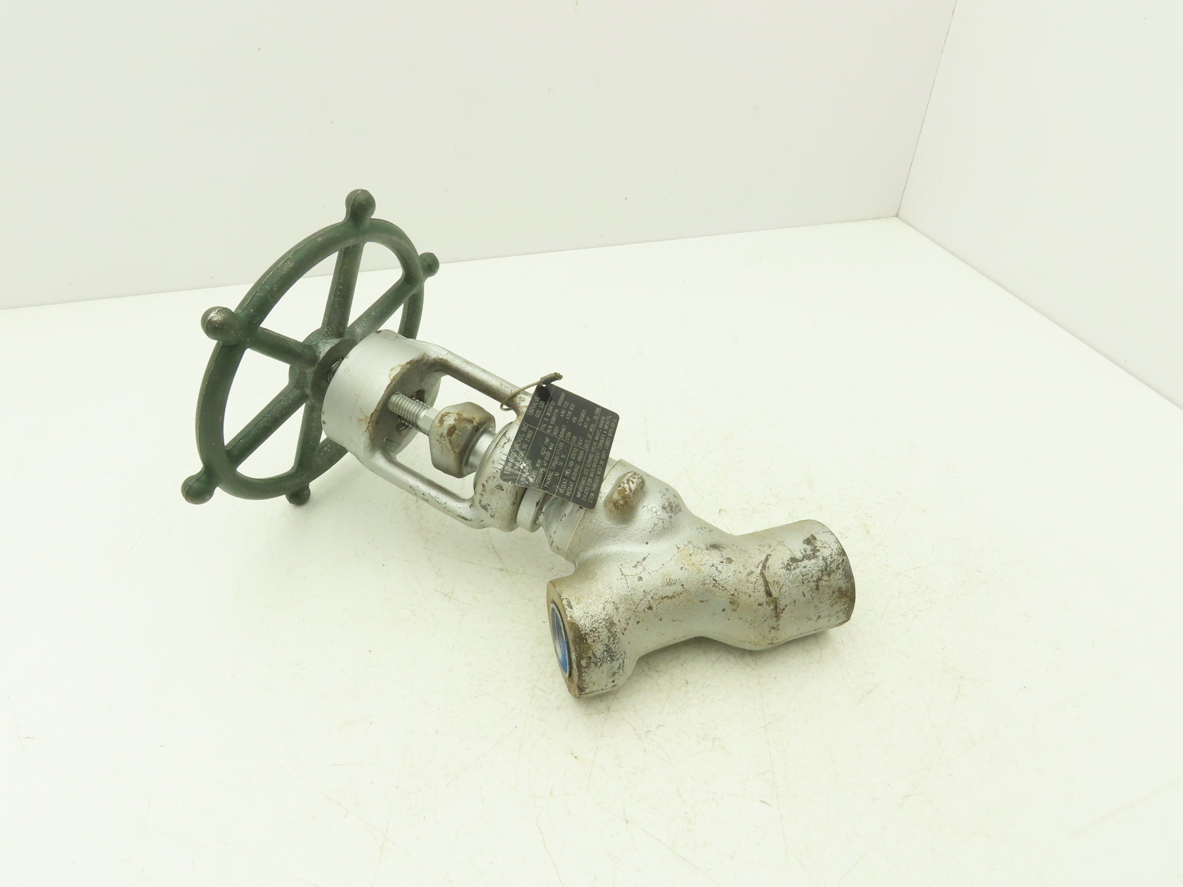 Edward D36124 Univalve Globe Valve Y-Pattern 1" Socket Weld 1335psi Cl ...