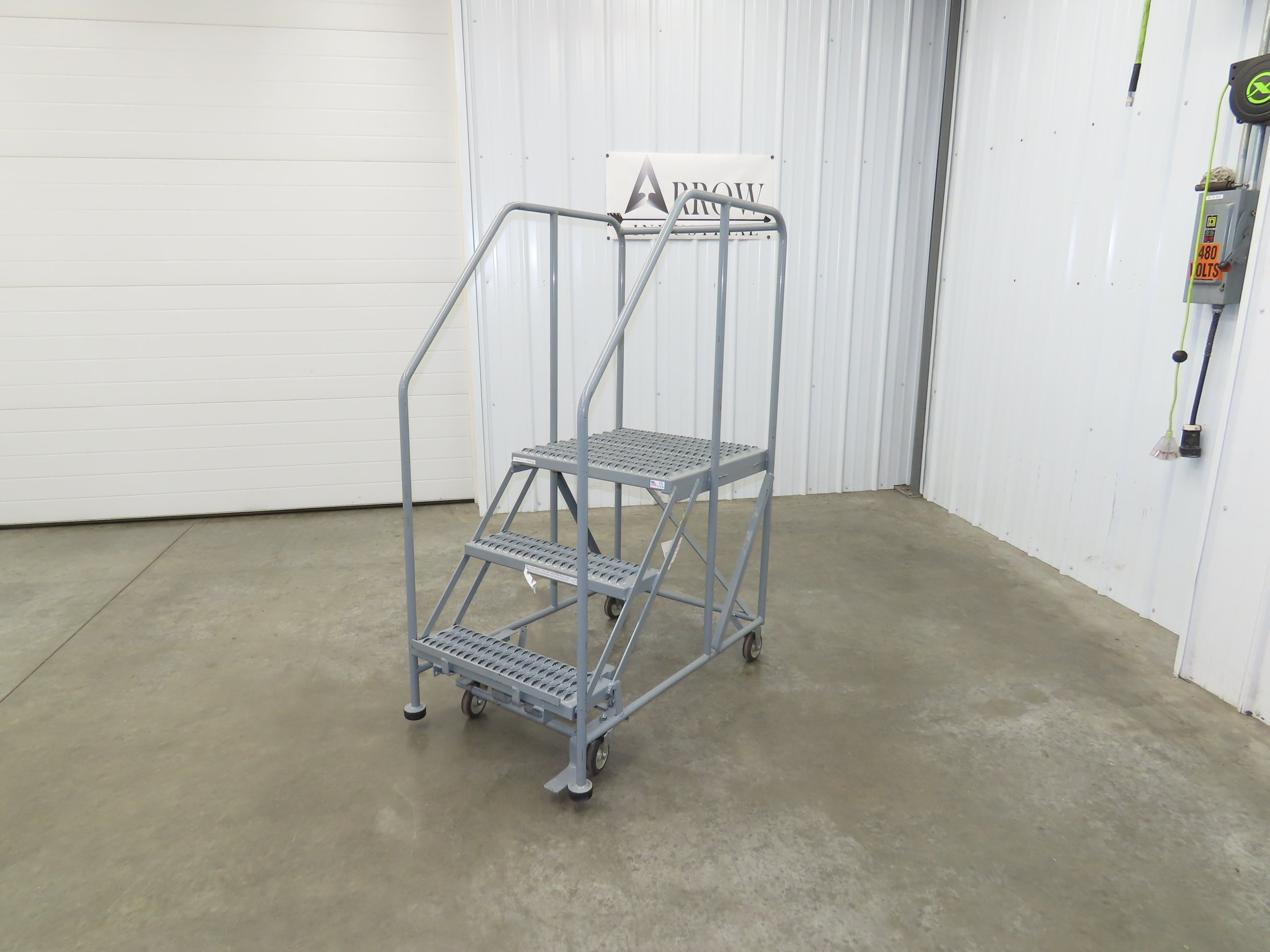 Uline H-4928 Rolling Ladder 3 Step 24" Work Platform 30" Top Step 800l ...