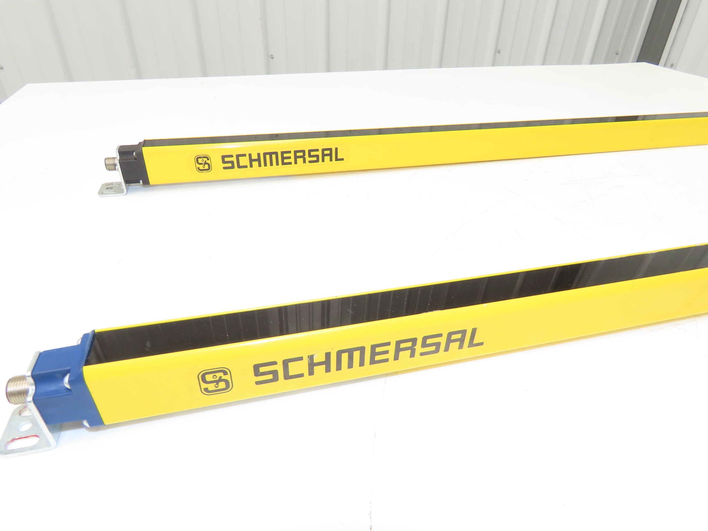 Schmersal SLC440COM-ER-0890-14 Safety Light Curtain Transmitter & Rece ...