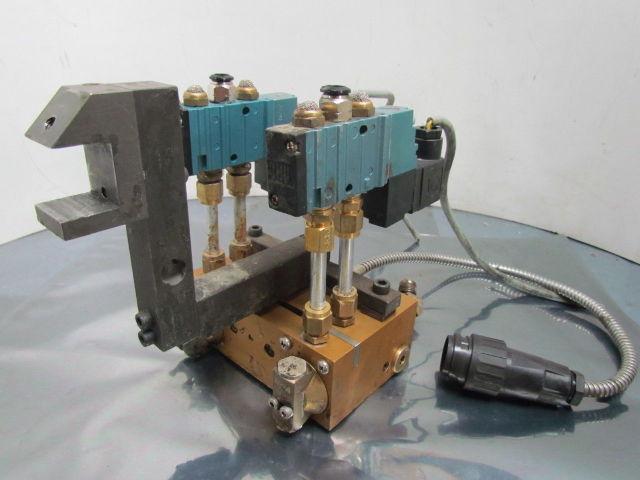 ITW Dynatec 7024 Twin Adhesive Glue Head Assembly 3-1/2" Spacing Heate ...