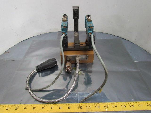 ITW Dynatec 7024 Twin Adhesive Glue Head Assembly 3-1/2" Spacing Heate ...